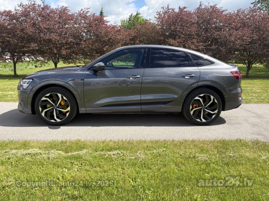 Grey Audi E-Tron 2022 in Tallinn, with an engine capacity of 0.00 L and mileage of 47 thousand km for 39900 €, photo 16 on AUTOMOTO.COM.LV
