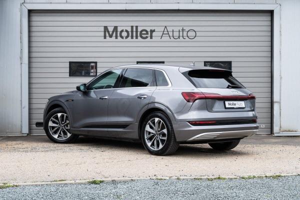 Grey Audi E-Tron 2022 in Jelgava, with an engine capacity of 0.00 L and mileage of 72 thousand km for 32900 €, photo 3 on AUTOMOTO.COM.LV