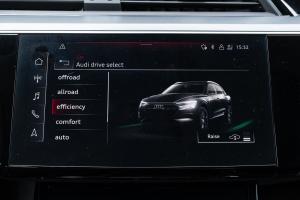 Серый Ауди E-Tron 2022 в Елгава, объемом двигателя 0.00 л и пробегом 72 тыс. км за 32900 €, фото 13 на AUTOMOTO.COM.LV