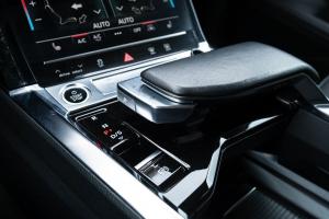 Серый Ауди E-Tron 2022 в Елгава, объемом двигателя 0.00 л и пробегом 72 тыс. км за 32900 €, фото 17 на AUTOMOTO.COM.LV