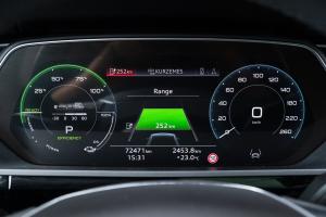 Серый Ауди E-Tron 2022 в Елгава, объемом двигателя 0.00 л и пробегом 72 тыс. км за 32900 €, фото 19 на AUTOMOTO.COM.LV
