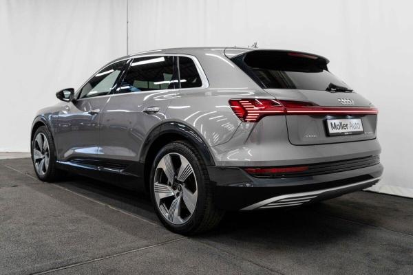 Audi E-Tron 2022 in Tallinn on AUTOMOTO.COM.LV Grey Audi E-Tron 2022 in Tallinn, with an engine capacity of 0.00 L and mileage of 42 thousand km for 32900 €, photo 4 on AUTOMOTO.COM.LV