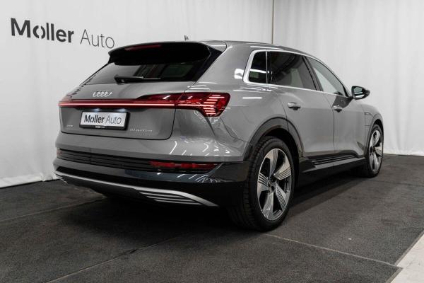 Audi E-Tron 2022 in Tallinn on AUTOMOTO.COM.LV Grey Audi E-Tron 2022 in Tallinn, with an engine capacity of 0.00 L and mileage of 42 thousand km for 32900 €, photo 5 on AUTOMOTO.COM.LV