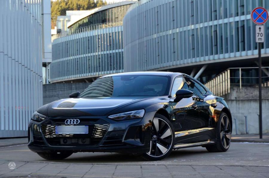 Black Audi E-tron GT 2021 in Vilnius, with an engine capacity of 0.00 L and mileage of 141 thousand km for 44990 €, photo 1 on AUTOMOTO.COM.LV