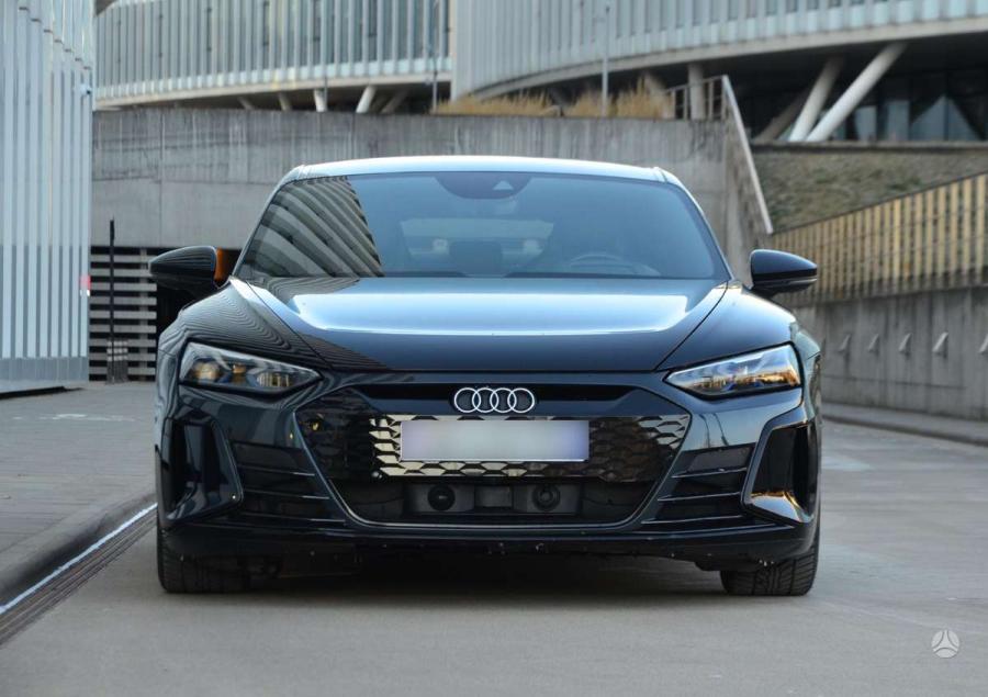 Black Audi E-tron GT 2021 in Vilnius, with an engine capacity of 0.00 L and mileage of 141 thousand km for 44990 €, photo 25 on AUTOMOTO.COM.LV