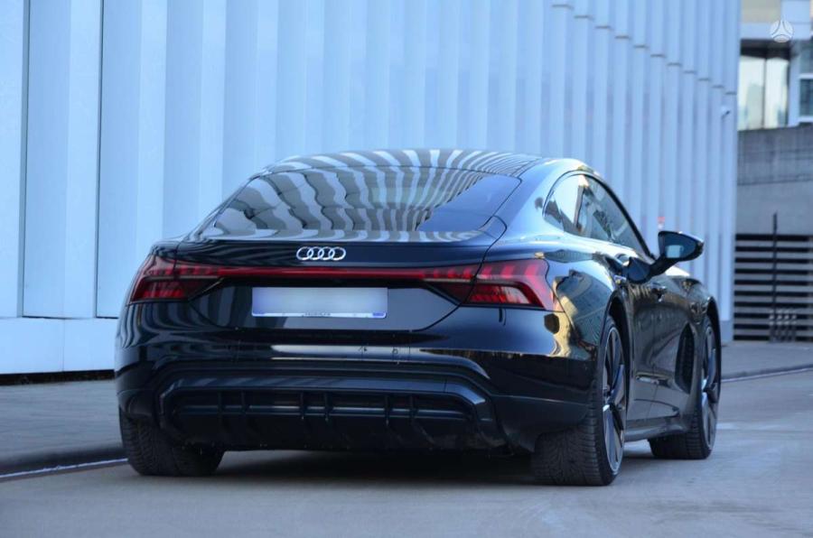 Black Audi E-tron GT 2021 in Vilnius, with an engine capacity of 0.00 L and mileage of 141 thousand km for 44990 €, photo 26 on AUTOMOTO.COM.LV