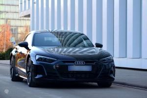 Black Audi E-tron GT 2021 in Vilnius, with an engine capacity of 0.00 L and mileage of 141 thousand km for 44990 €, photo 32 on AUTOMOTO.COM.LV