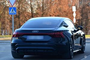 Black Audi E-tron GT 2021 in Vilnius, with an engine capacity of 0.00 L and mileage of 141 thousand km for 44990 €, photo 35 on AUTOMOTO.COM.LV