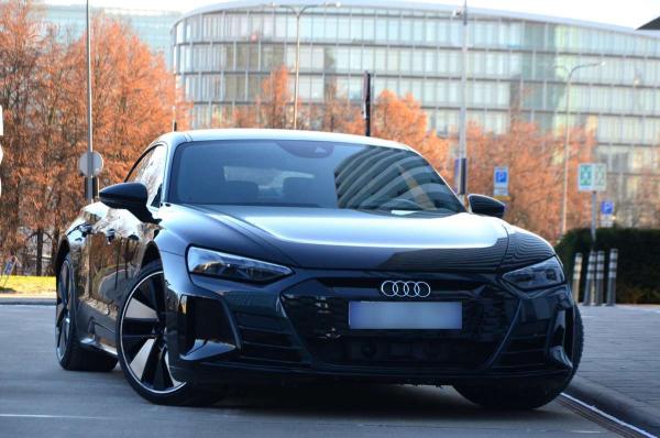 Black Audi E-tron GT 2021 in Vilnius, with an engine capacity of 0.00 L and mileage of 141 thousand km for 44000 €, photo 8 on AUTOMOTO.COM.LV