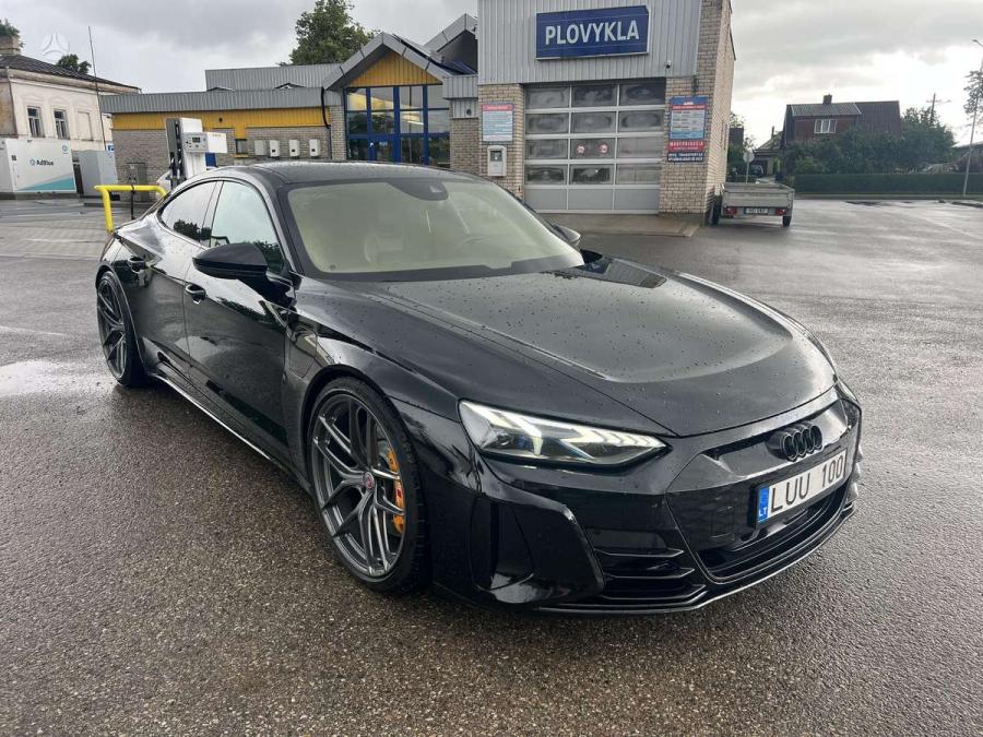 Melns Audi E-tron GT 2022 Ukmergė, ar dzinēja tilpumu 0.00 L un nobraukumu 110 tūkst. km par 52500 €, foto 1 vietnē AUTOMOTO.COM.LV