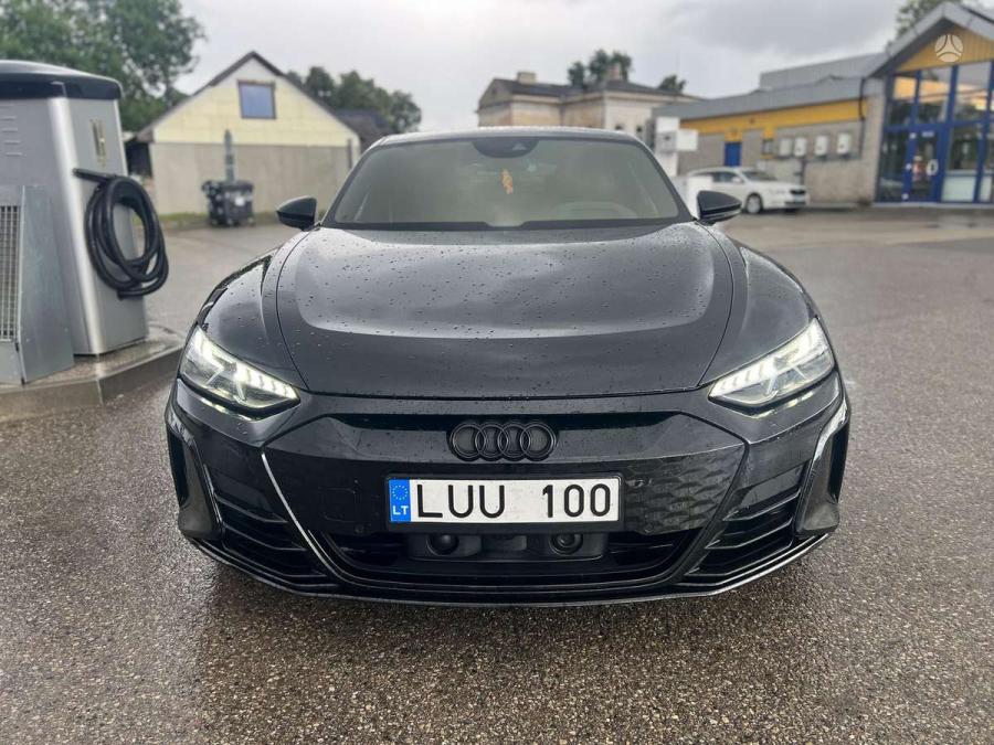 Melns Audi E-tron GT 2022 Ukmergė, ar dzinēja tilpumu 0.00 L un nobraukumu 110 tūkst. km par 52500 €, foto 4 vietnē AUTOMOTO.COM.LV