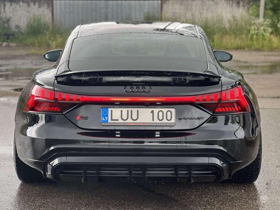 Melns Audi E-tron GT 2022 Ukmergė, ar dzinēja tilpumu 0.00 L un nobraukumu 110 tūkst. km par 52500 €, foto 5 vietnē AUTOMOTO.COM.LV