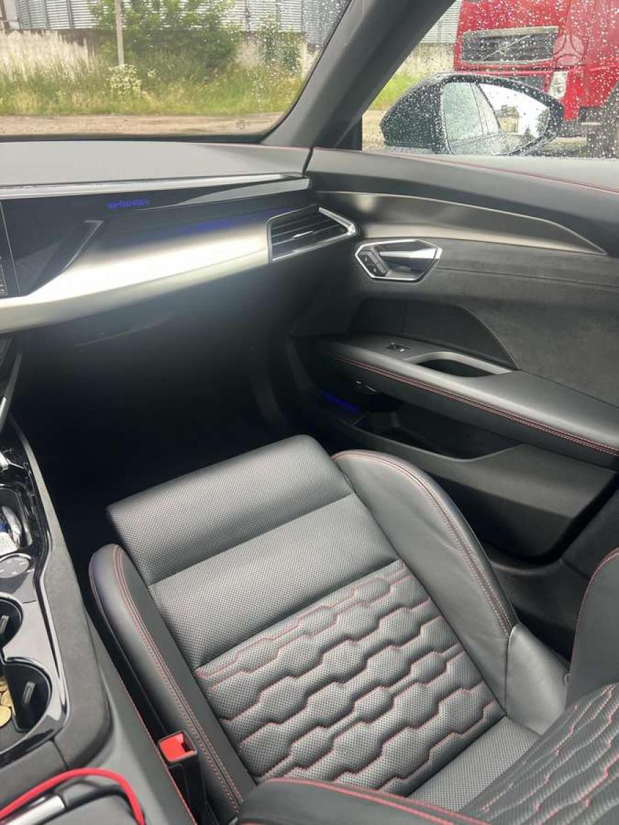 Melns Audi E-tron GT 2022 Ukmergė, ar dzinēja tilpumu 0.00 L un nobraukumu 110 tūkst. km par 52500 €, foto 16 vietnē AUTOMOTO.COM.LV