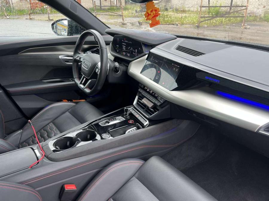 Melns Audi E-tron GT 2022 Ukmergė, ar dzinēja tilpumu 0.00 L un nobraukumu 110 tūkst. km par 52500 €, foto 20 vietnē AUTOMOTO.COM.LV