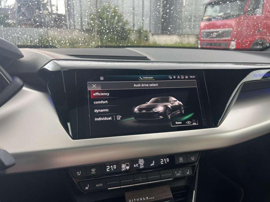 Melns Audi E-tron GT 2022 Ukmergė, ar dzinēja tilpumu 0.00 L un nobraukumu 110 tūkst. km par 52500 €, foto 21 vietnē AUTOMOTO.COM.LV