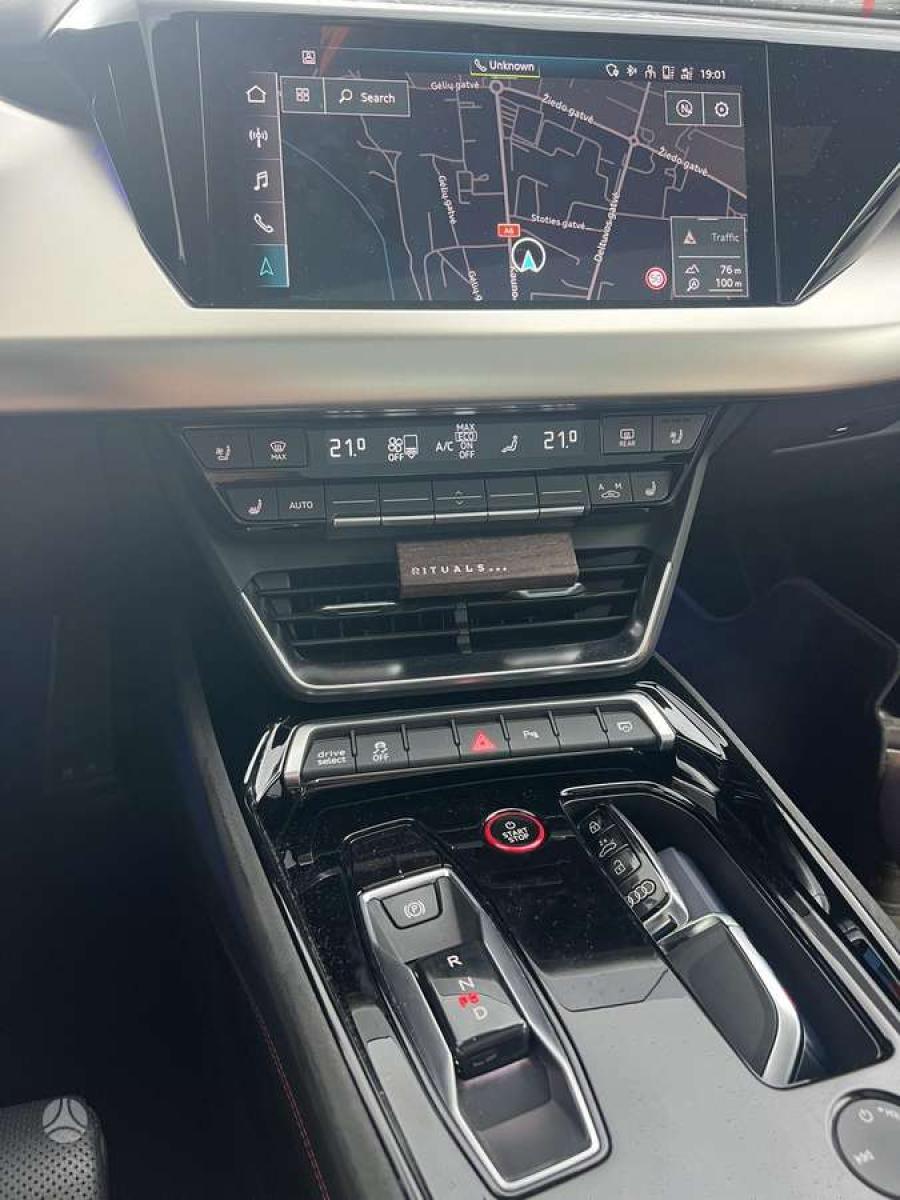 Melns Audi E-tron GT 2022 Ukmergė, ar dzinēja tilpumu 0.00 L un nobraukumu 110 tūkst. km par 52500 €, foto 23 vietnē AUTOMOTO.COM.LV