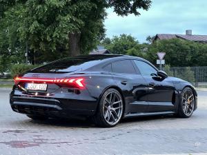 Melns Audi E-tron GT 2022 Ukmergė, ar dzinēja tilpumu 0.00 L un nobraukumu 105 tūkst. km par 54500 €, foto 4 vietnē AUTOMOTO.COM.LV