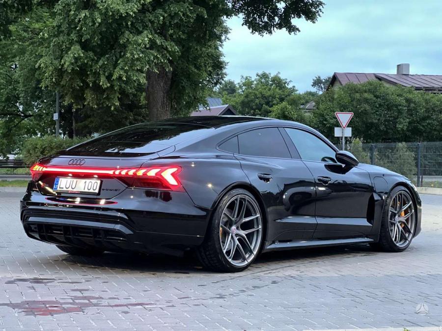 Melns Audi E-tron GT 2022 Ukmergė, ar dzinēja tilpumu 0.00 L un nobraukumu 105 tūkst. km par 54500 €, foto 4 vietnē AUTOMOTO.COM.LV