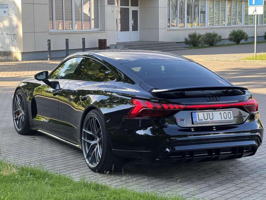 Melns Audi E-tron GT 2022 Ukmergė, ar dzinēja tilpumu 0.00 L un nobraukumu 105 tūkst. km par 54500 €, foto 12 vietnē AUTOMOTO.COM.LV