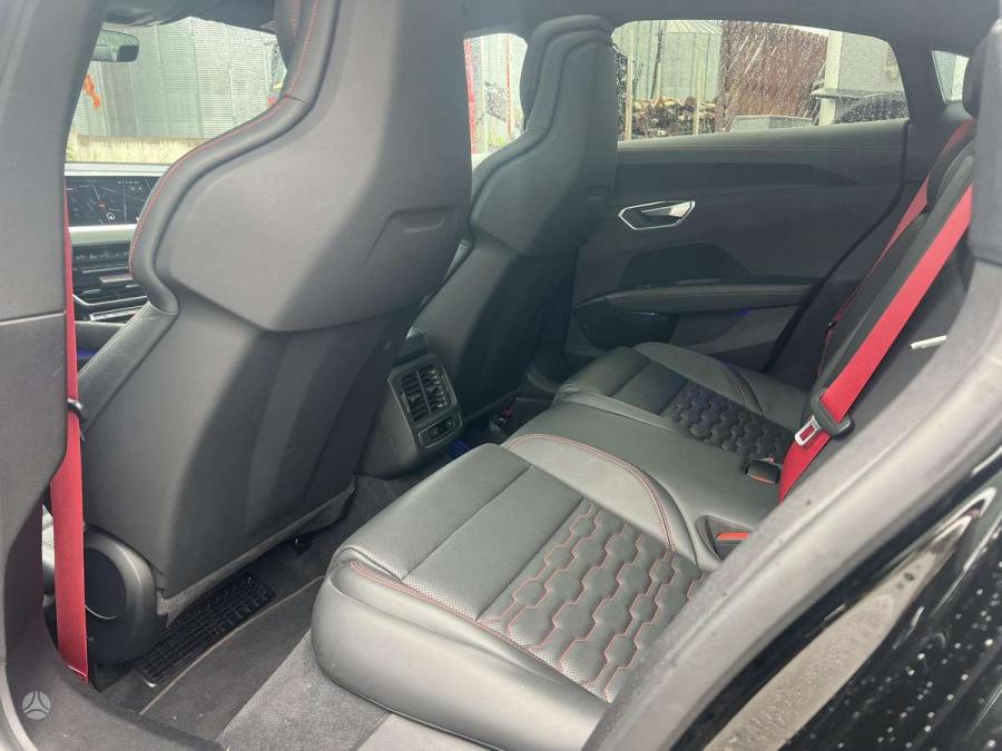 Melns Audi E-tron GT 2022 Ukmergė, ar dzinēja tilpumu 0.00 L un nobraukumu 105 tūkst. km par 54500 €, foto 23 vietnē AUTOMOTO.COM.LV