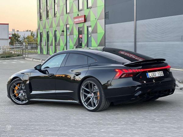 Black Audi E-tron GT 2022 in Ukmerge, with an engine capacity of 0.00 L and mileage of 115 thousand km for 49950 €, photo 3 on AUTOMOTO.COM.LV