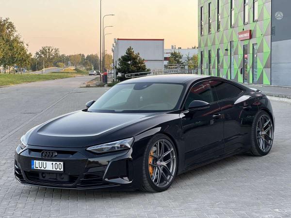 Black Audi E-tron GT 2022 in Ukmerge, with an engine capacity of 0.00 L and mileage of 115 thousand km for 49950 €, photo 4 on AUTOMOTO.COM.LV