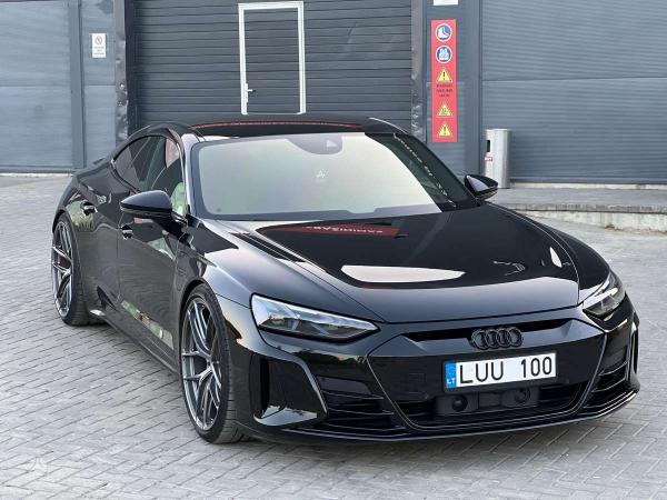 Black Audi E-tron GT 2022 in Ukmerge, with an engine capacity of 0.00 L and mileage of 115 thousand km for 49950 €, photo 6 on AUTOMOTO.COM.LV