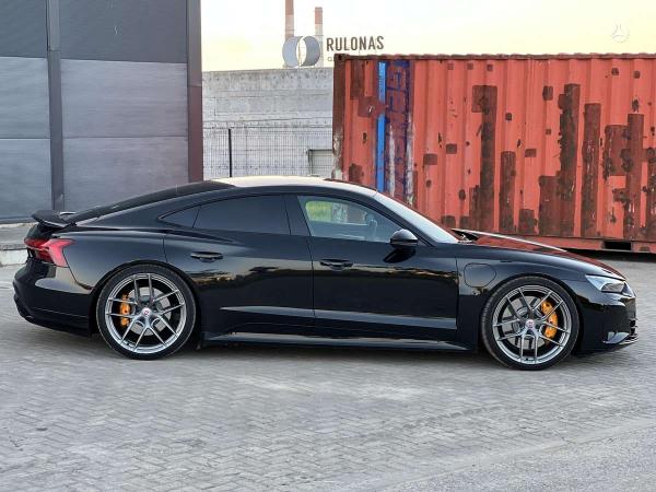 Black Audi E-tron GT 2022 in Ukmerge, with an engine capacity of 0.00 L and mileage of 115 thousand km for 49950 €, photo 8 on AUTOMOTO.COM.LV