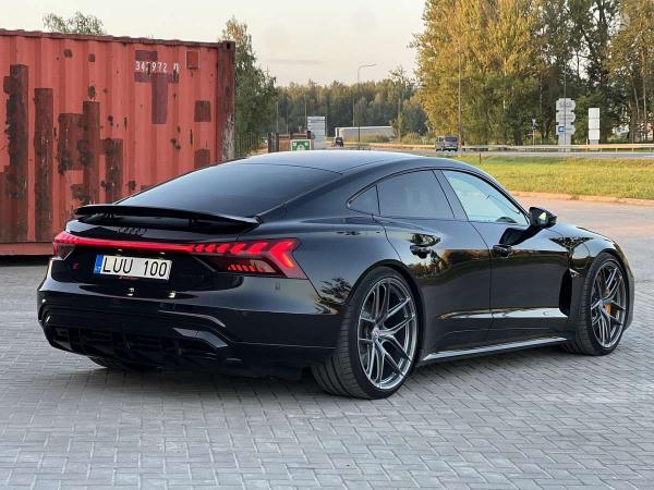 Black Audi E-tron GT 2022 in Ukmerge, with an engine capacity of 0.00 L and mileage of 115 thousand km for 49950 €, photo 9 on AUTOMOTO.COM.LV