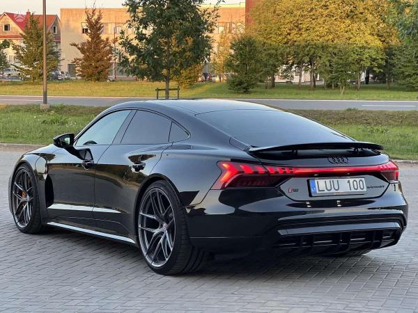Black Audi E-tron GT 2022 in Ukmerge, with an engine capacity of 0.00 L and mileage of 115 thousand km for 49950 €, photo 10 on AUTOMOTO.COM.LV