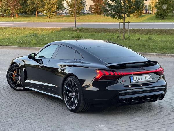 Black Audi E-tron GT 2022 in Ukmerge, with an engine capacity of 0.00 L and mileage of 115 thousand km for 49950 €, photo 11 on AUTOMOTO.COM.LV