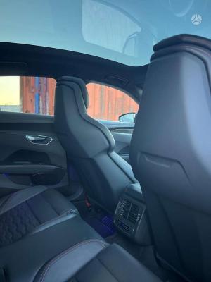 Melns Audi E-tron GT 2022 Ukmergė, ar dzinēja tilpumu 0.00 L un nobraukumu 115 tūkst. km par 49950 €, foto 25 vietnē AUTOMOTO.COM.LV