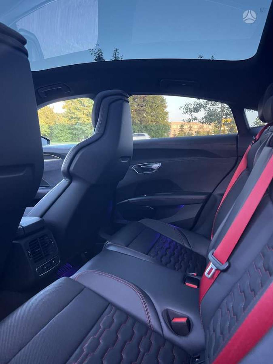 Melns Audi E-tron GT 2022 Ukmergė, ar dzinēja tilpumu 0.00 L un nobraukumu 115 tūkst. km par 49950 €, foto 26 vietnē AUTOMOTO.COM.LV