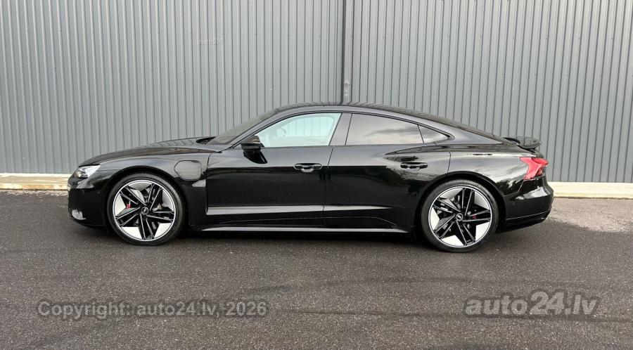 Black Audi E-tron GT 2022 in Tallinn, with an engine capacity of 0.00 L and mileage of 123 thousand km for 47900 €, photo 4 on AUTOMOTO.COM.LV