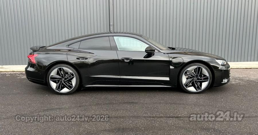 Black Audi E-tron GT 2022 in Tallinn, with an engine capacity of 0.00 L and mileage of 123 thousand km for 47900 €, photo 5 on AUTOMOTO.COM.LV