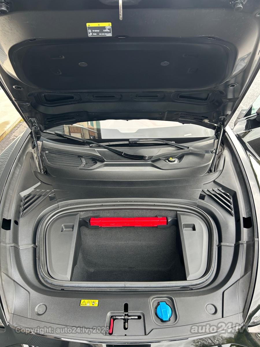 Black Audi E-tron GT 2022 in Tallinn, with an engine capacity of 0.00 L and mileage of 123 thousand km for 47900 €, photo 15 on AUTOMOTO.COM.LV