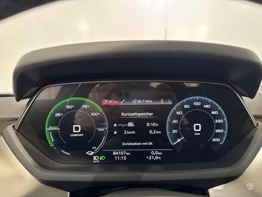 Zils Audi E-tron GT 2023 Viļņa, ar dzinēja tilpumu 0.00 L un nobraukumu 84 tūkst. km par 49888 €, foto 14 vietnē AUTOMOTO.COM.LV