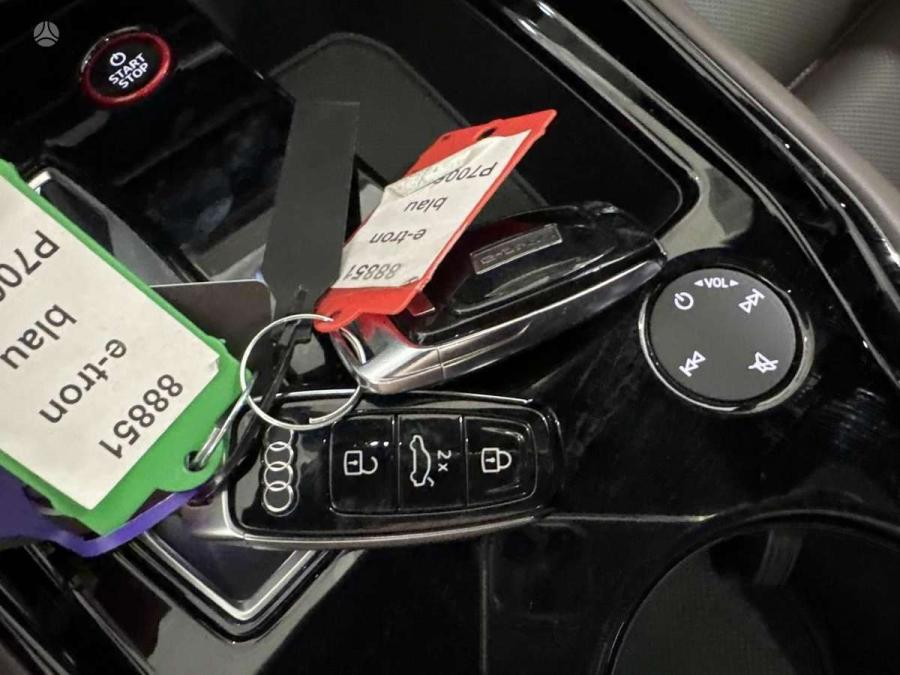 Zils Audi E-tron GT 2023 Viļņa, ar dzinēja tilpumu 0.00 L un nobraukumu 84 tūkst. km par 49888 €, foto 15 vietnē AUTOMOTO.COM.LV