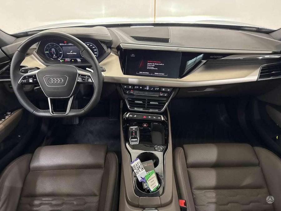 Zils Audi E-tron GT 2023 Viļņa, ar dzinēja tilpumu 0.00 L un nobraukumu 84 tūkst. km par 49888 €, foto 19 vietnē AUTOMOTO.COM.LV