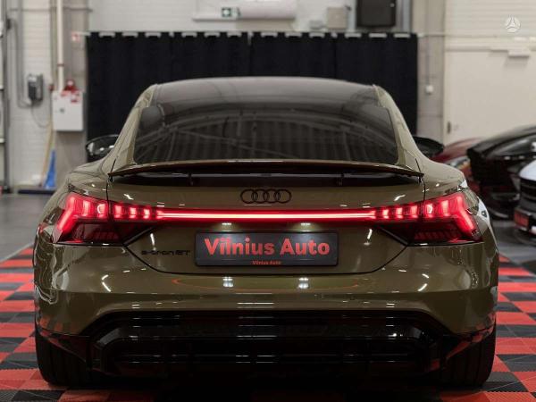 Zaļš Audi E-tron GT 2022 Viļņa, ar dzinēja tilpumu 0.00 L un nobraukumu 45 tūkst. km par 53990 €, foto 5 vietnē AUTOMOTO.COM.LV