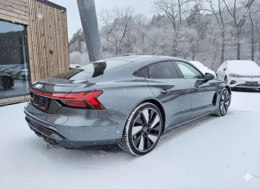 Grey Audi E-tron GT 2021 in Vilnius, with an engine capacity of 0.00 L and mileage of 96 thousand km for 45200 €, photo 2 on AUTOMOTO.COM.LV