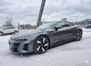Grey Audi E-tron GT 2021 in Vilnius, with an engine capacity of 0.00 L and mileage of 96 thousand km for 45200 €, photo 3 on AUTOMOTO.COM.LV