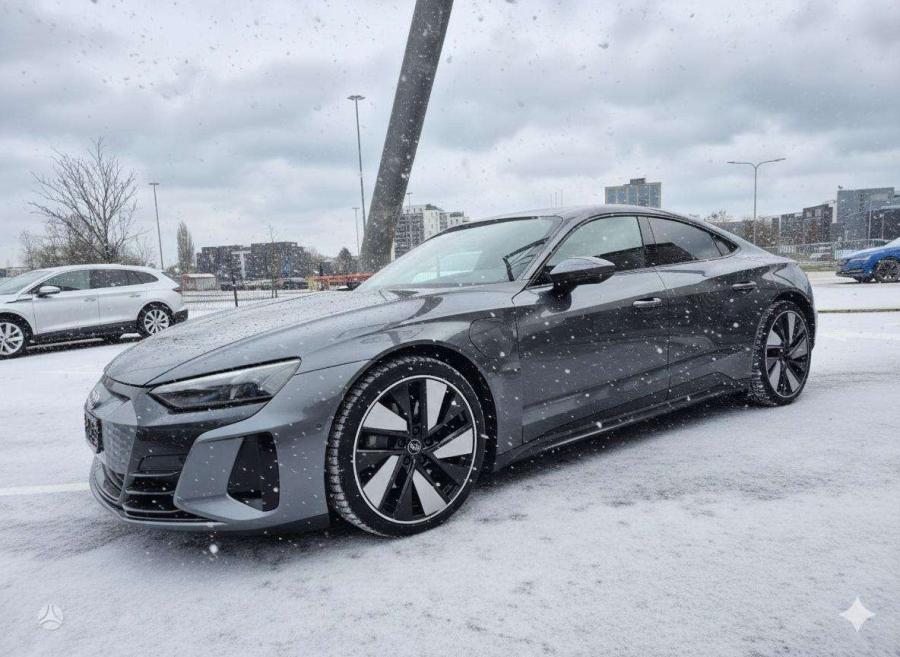 Grey Audi E-tron GT 2021 in Vilnius, with an engine capacity of 0.00 L and mileage of 96 thousand km for 45200 €, photo 3 on AUTOMOTO.COM.LV