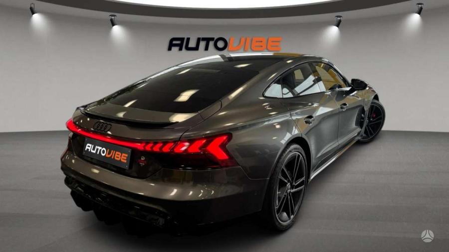 Pelēks Audi E-tron GT 2025 Viļņa, ar dzinēja tilpumu 0.00 L un nobraukumu 12 tūkst. km par 68111 €, foto 5 vietnē AUTOMOTO.COM.LV
