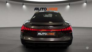 Pelēks Audi E-tron GT 2025 Viļņa, ar dzinēja tilpumu 0.00 L un nobraukumu 12 tūkst. km par 68111 €, foto 6 vietnē AUTOMOTO.COM.LV