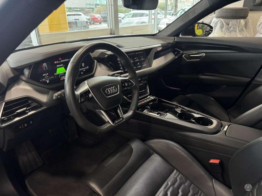Pelēks Audi E-tron GT 2025 Viļņa, ar dzinēja tilpumu 0.00 L un nobraukumu 12 tūkst. km par 68111 €, foto 10 vietnē AUTOMOTO.COM.LV