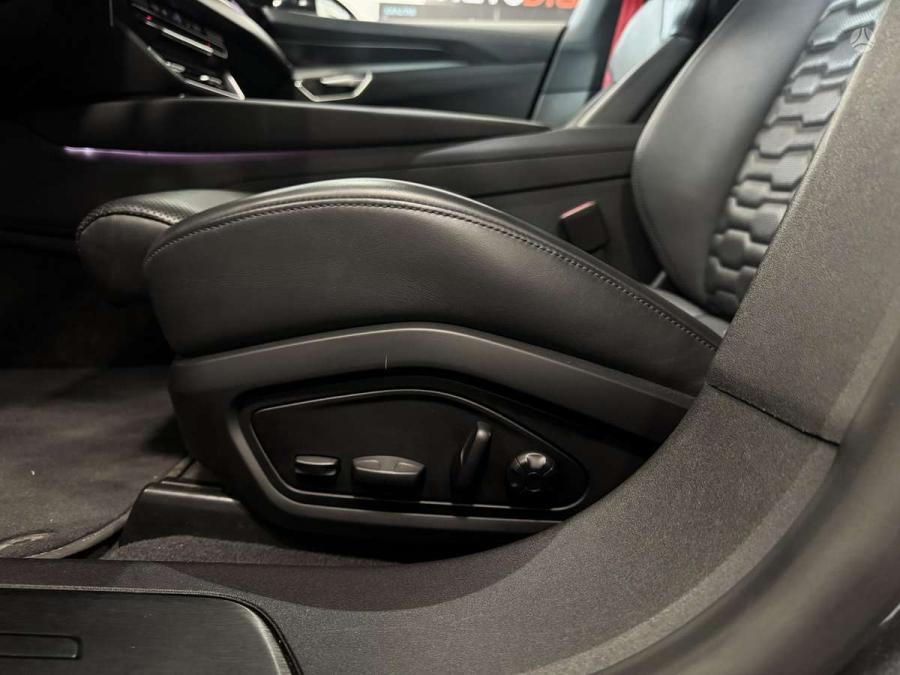 Pelēks Audi E-tron GT 2025 Viļņa, ar dzinēja tilpumu 0.00 L un nobraukumu 12 tūkst. km par 68111 €, foto 16 vietnē AUTOMOTO.COM.LV