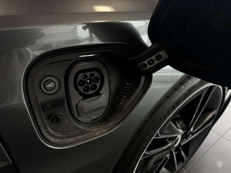 Pelēks Audi E-tron GT 2025 Viļņa, ar dzinēja tilpumu 0.00 L un nobraukumu 12 tūkst. km par 68111 €, foto 31 vietnē AUTOMOTO.COM.LV