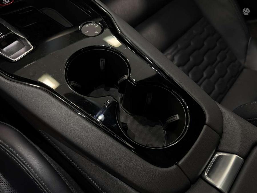 Pelēks Audi E-tron GT 2025 Viļņa, ar dzinēja tilpumu 0.00 L un nobraukumu 12 tūkst. km par 68111 €, foto 37 vietnē AUTOMOTO.COM.LV