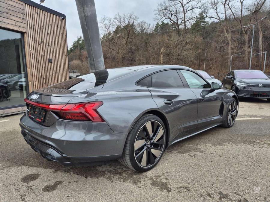 Grey Audi E-tron GT 2021 in Vilnius, with an engine capacity of 0.00 L and mileage of 96 thousand km for 46500 €, photo 3 on AUTOMOTO.COM.LV